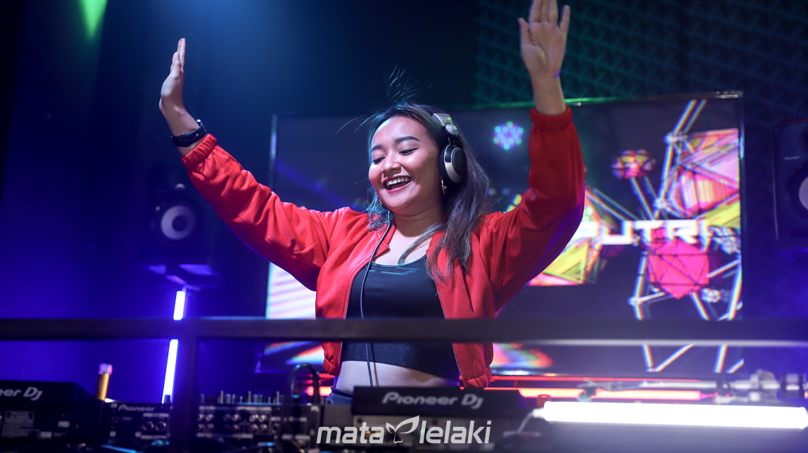 DJ Fhania Putri - MataLelaki.com
