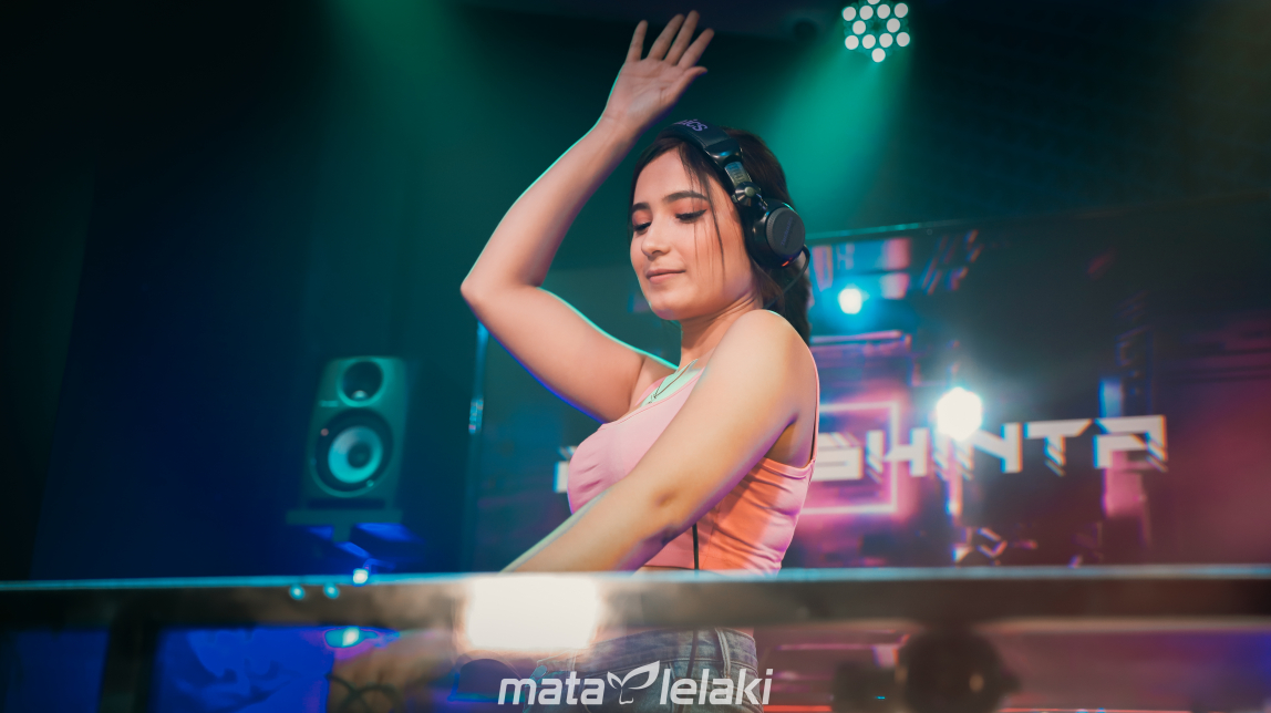 DJ Devi Shinta - MataLelaki.com