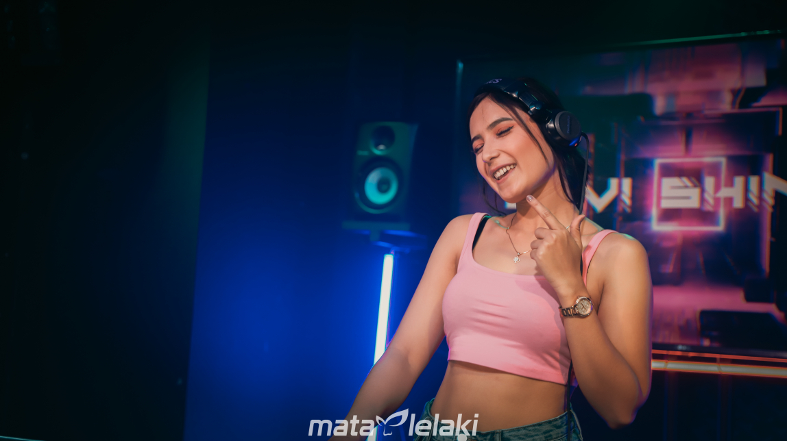 DJ Devi Shinta - MataLelaki.com
