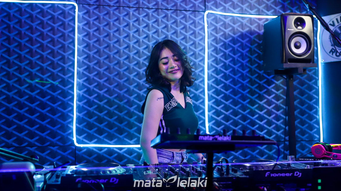 DJ Audrey June - MataLelaki.com
